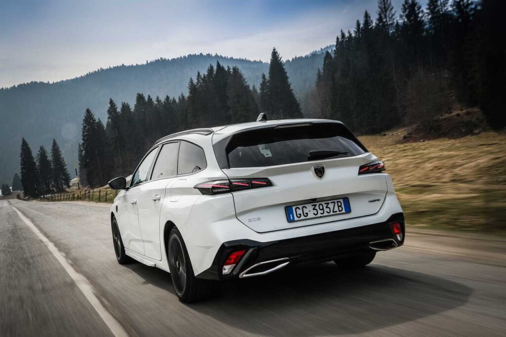 Peugeot 308 SW: la prova su strada della station wagon [FOTO e VIDEO]