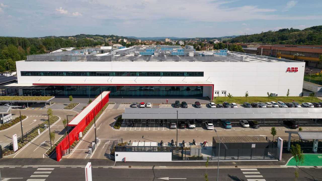 ABB E-mobility: inaugurato il nuovo sito produttivo di colonnine in Italia