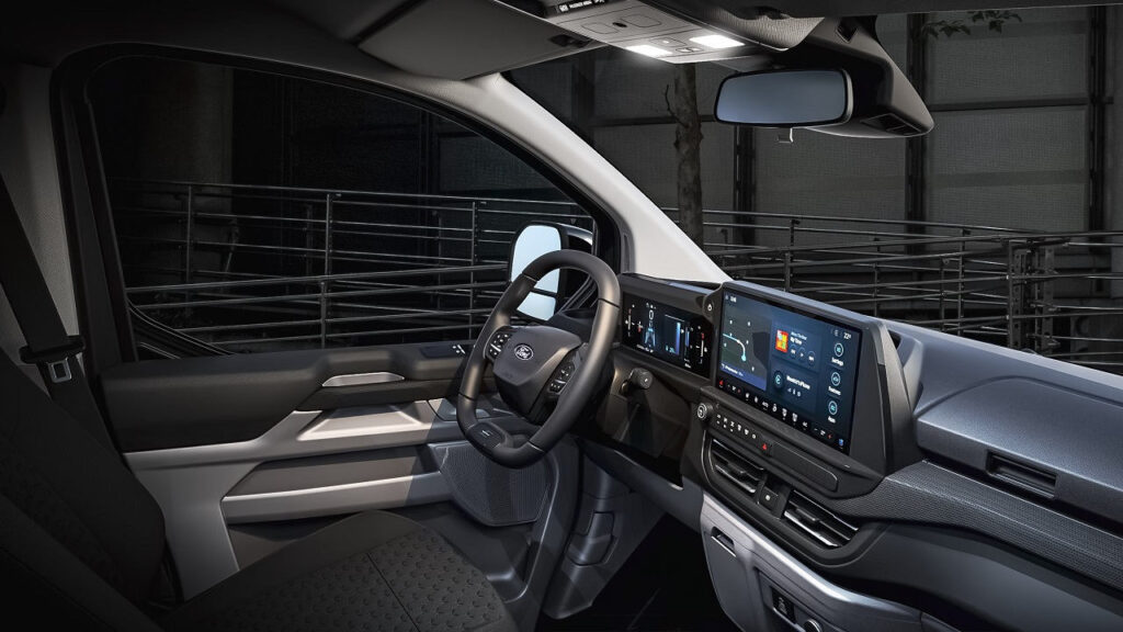 Il furgone elettrico E-Transit Custom di Ford guarda alle PMI