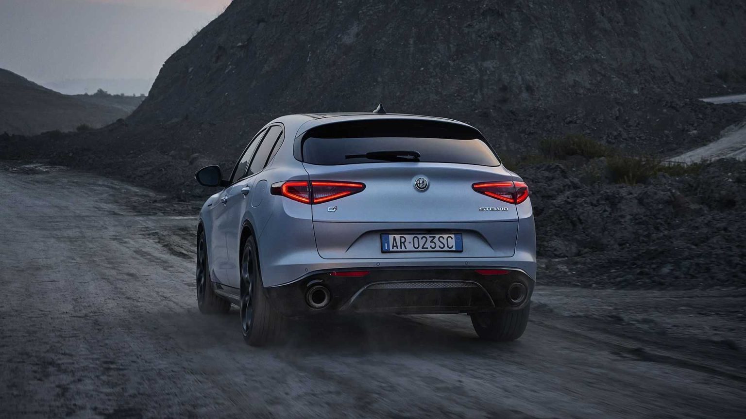 Alfa Romeo Stelvio restyling MY2023: tecnologia e Competizione