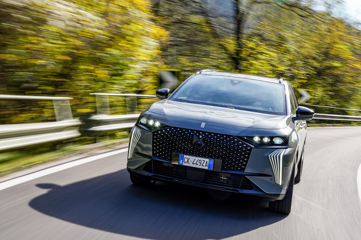 Prova DS 7 2023: prova e opinioni su motori e prezzi