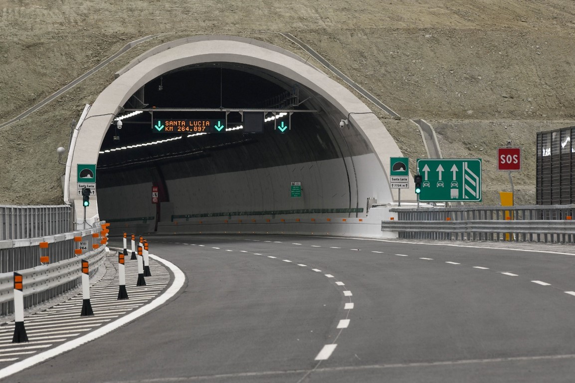 Autostrade Italia 2023, Arrivano le nuove luci led in galleria
