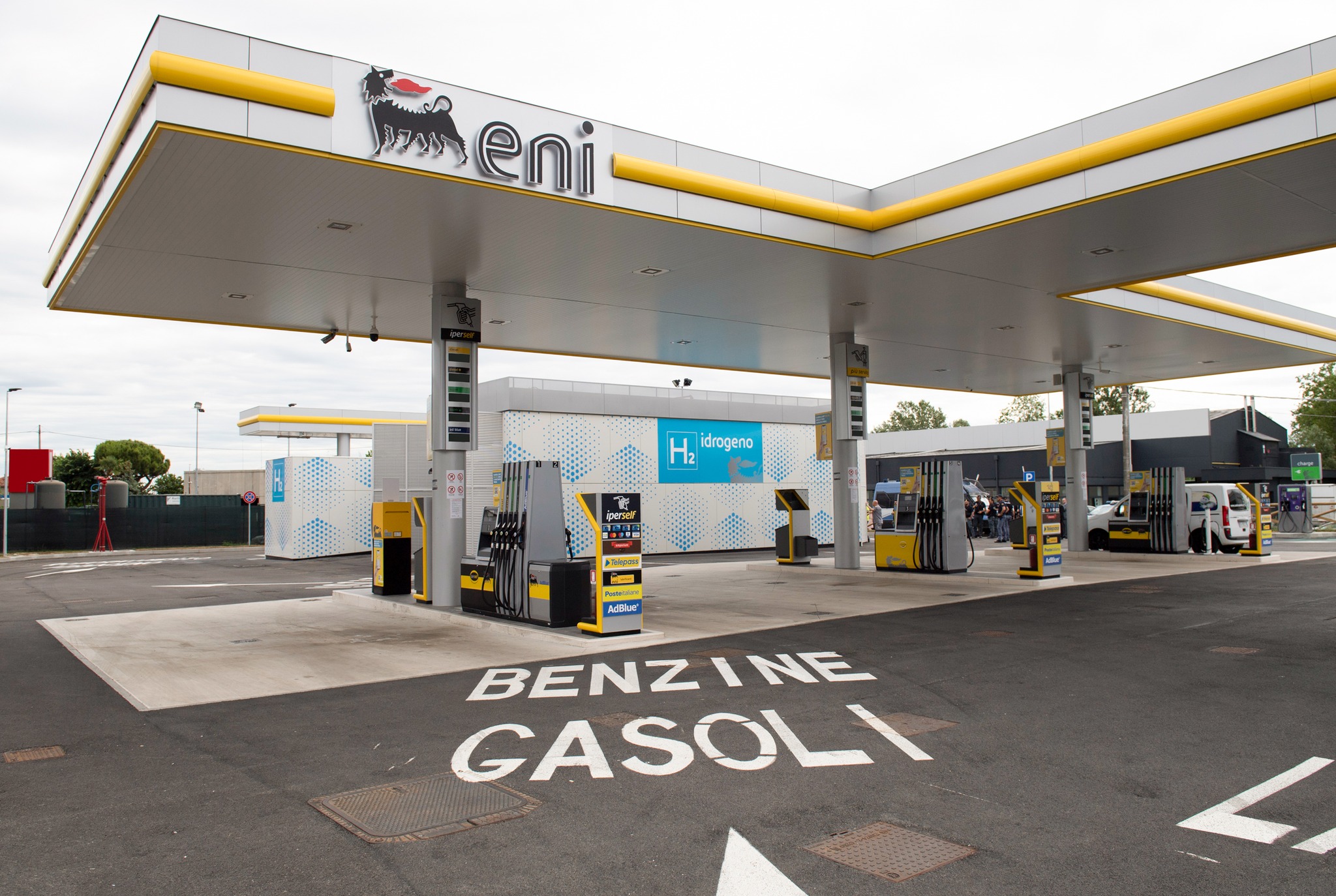 Fare il pieno all'auto con Paypal: alle stazioni Eni