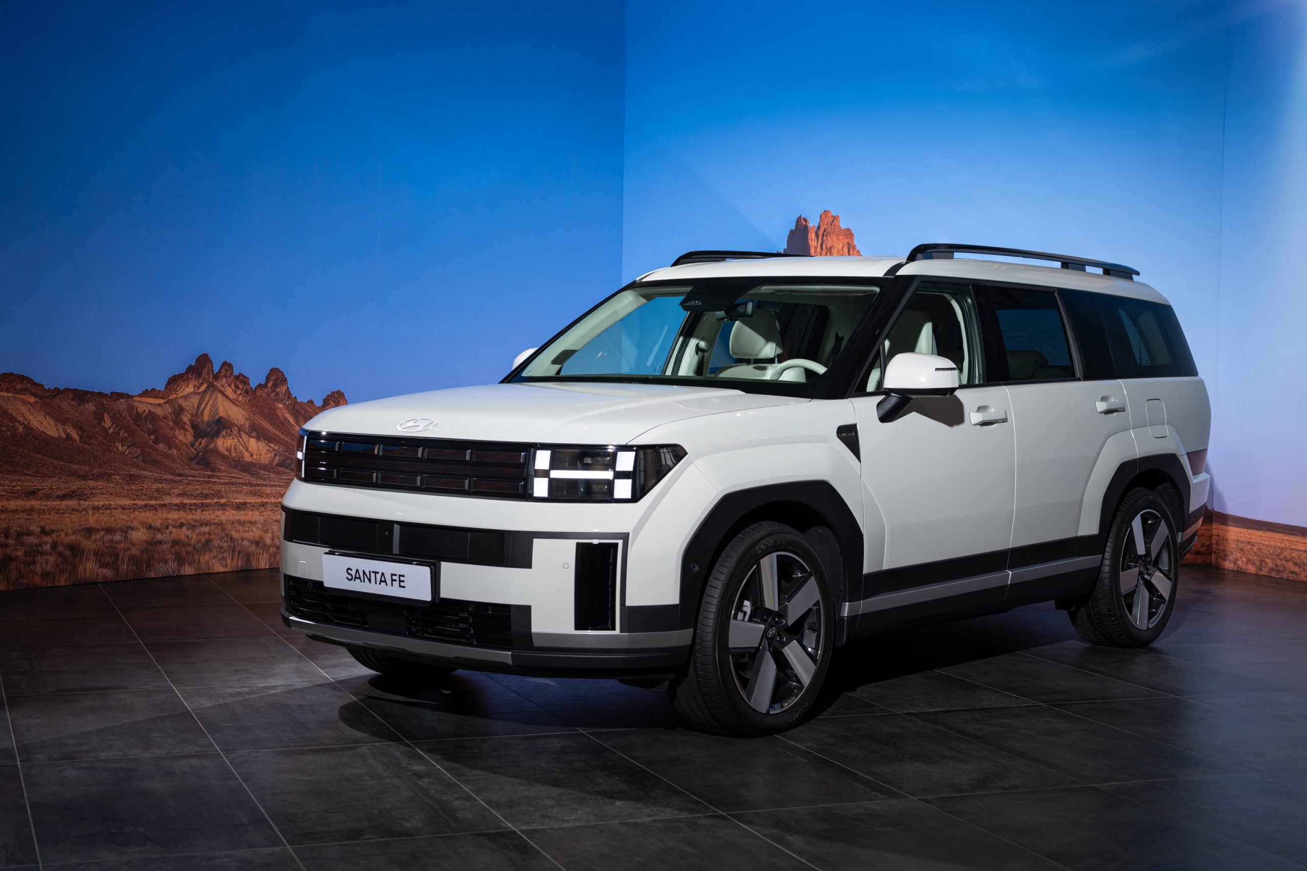 Nuova Hyundai Santa Fe 2024, La più forte da 44K [7 posti, 4x4, ibridaFull] | Missionline